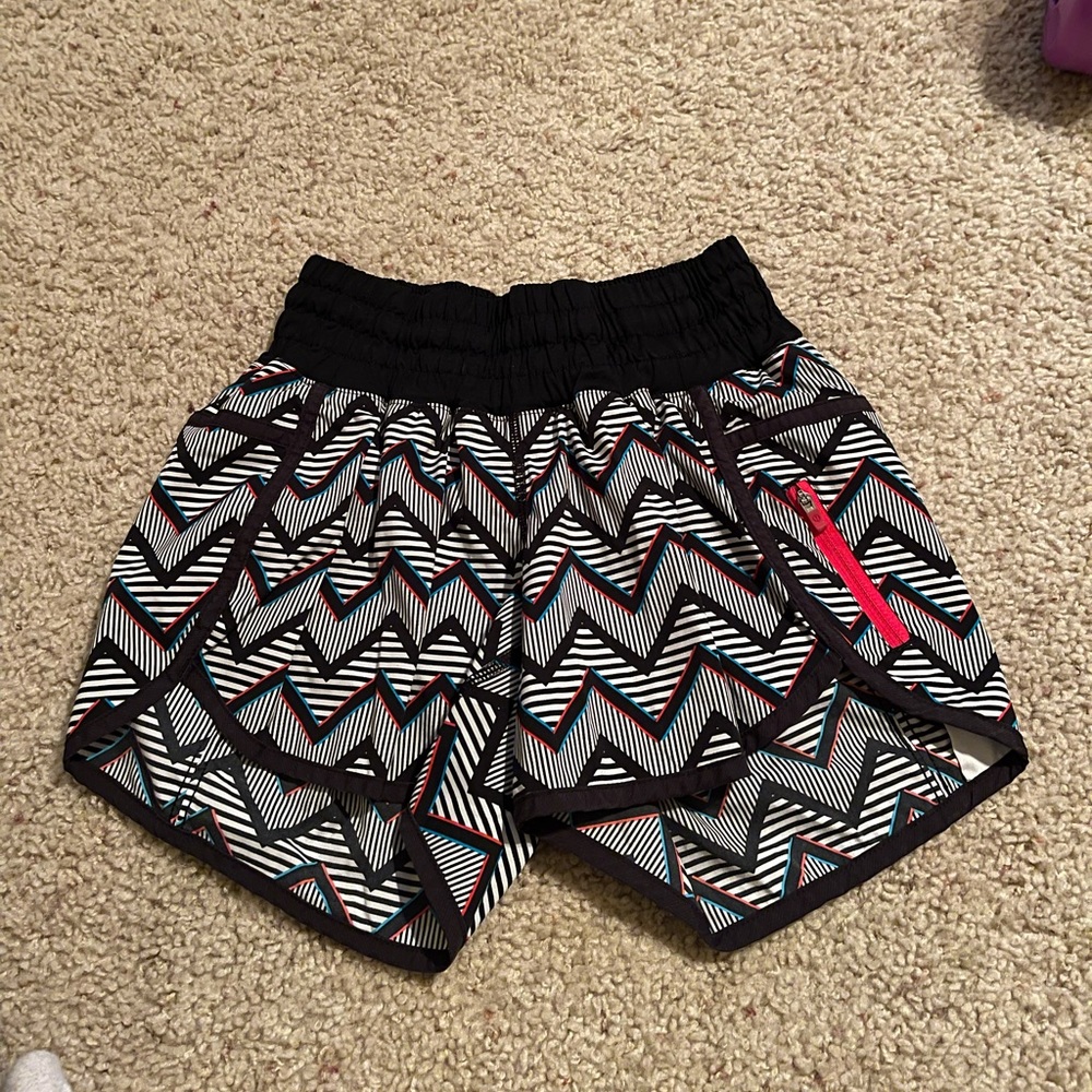 Lululemon Rare Seawheeze Chevron Tracker Shorts - Gem